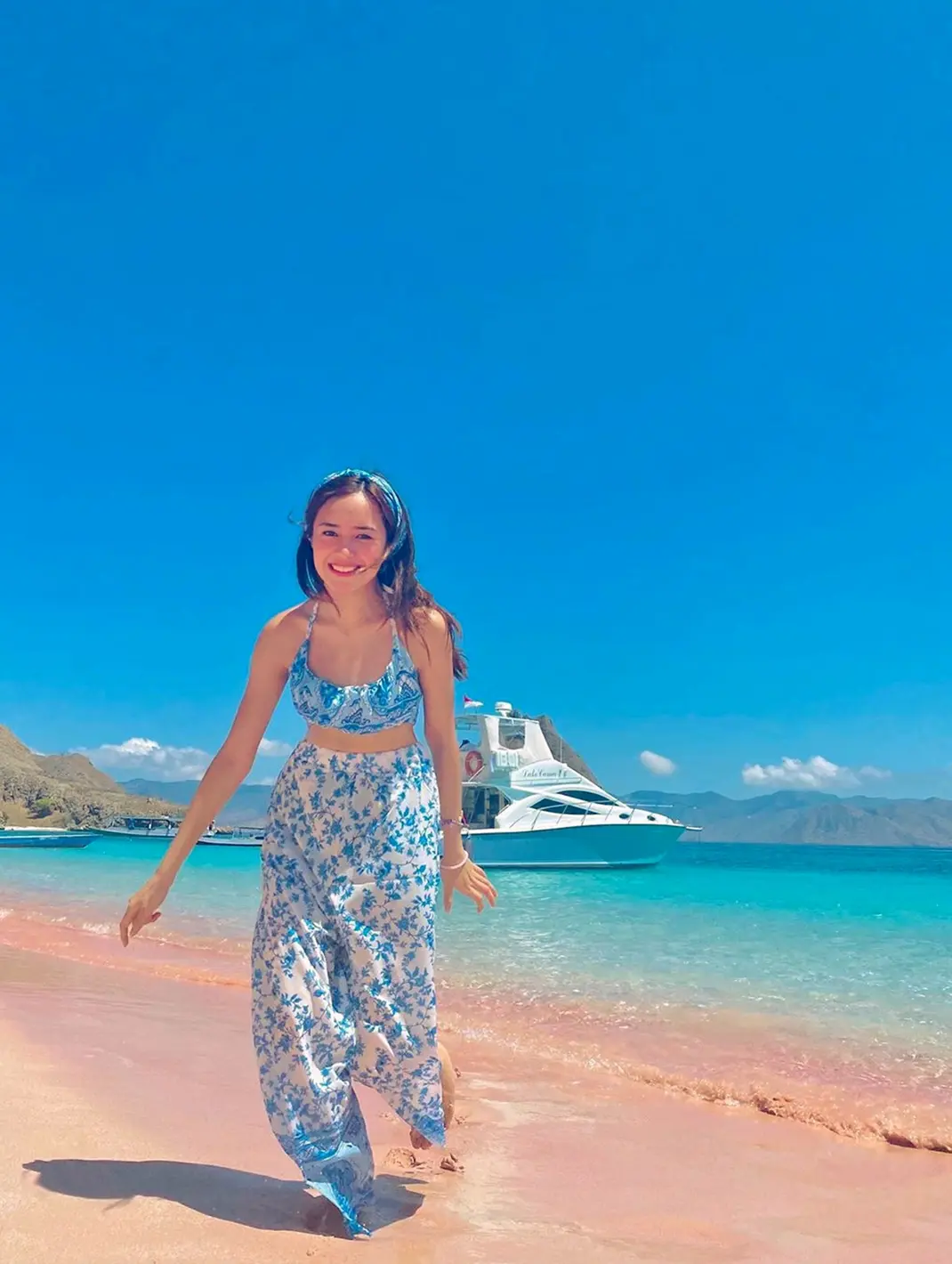 FOTO: Momen Liburan Beby Tsabina di Labuan Bajo, Nikmati Sunset dan Lihat Komodo - Foto Liputan6.com