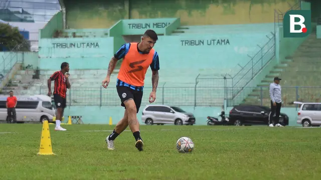 Charles Raphael, Pemilik Tendangan Paling Keras di Skuad Arema FC ...