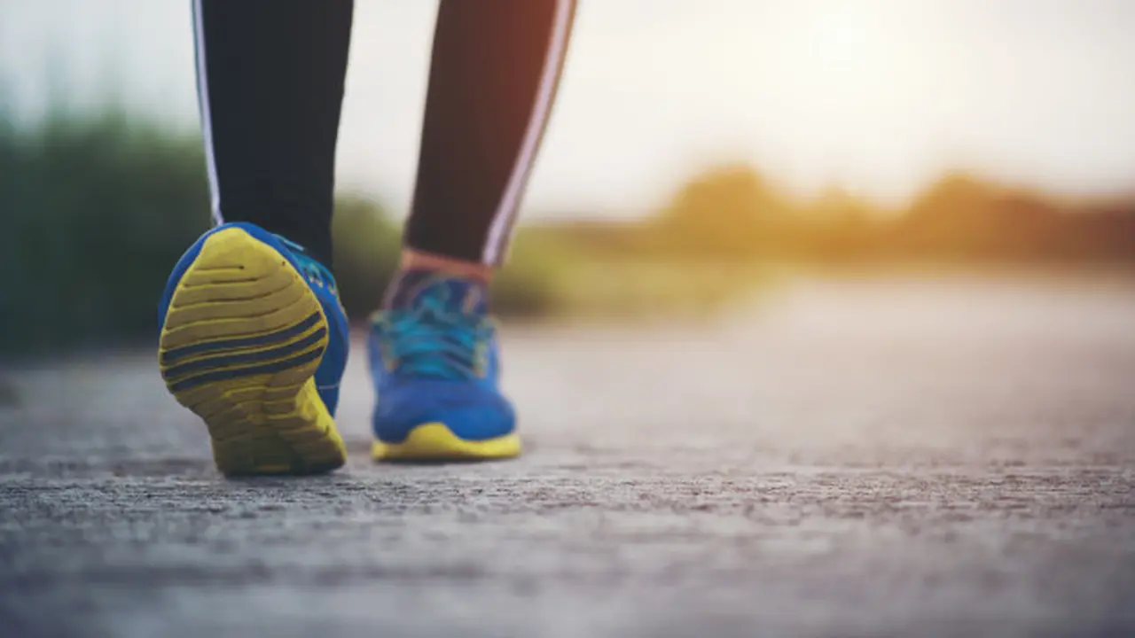 10 Manfaat Rutin Jalan Kaki 30 Menit Setiap Hari bagi Kesehatan - Ragam ...