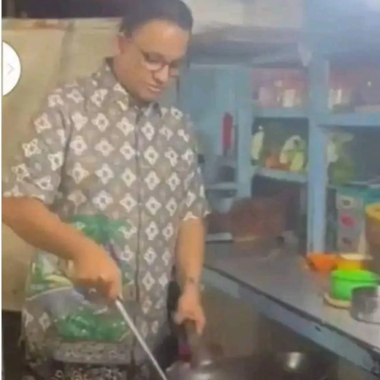 Viral Foto Anies Baswedan Masak Nasi Goreng Usai Debat Capres Pertama ...