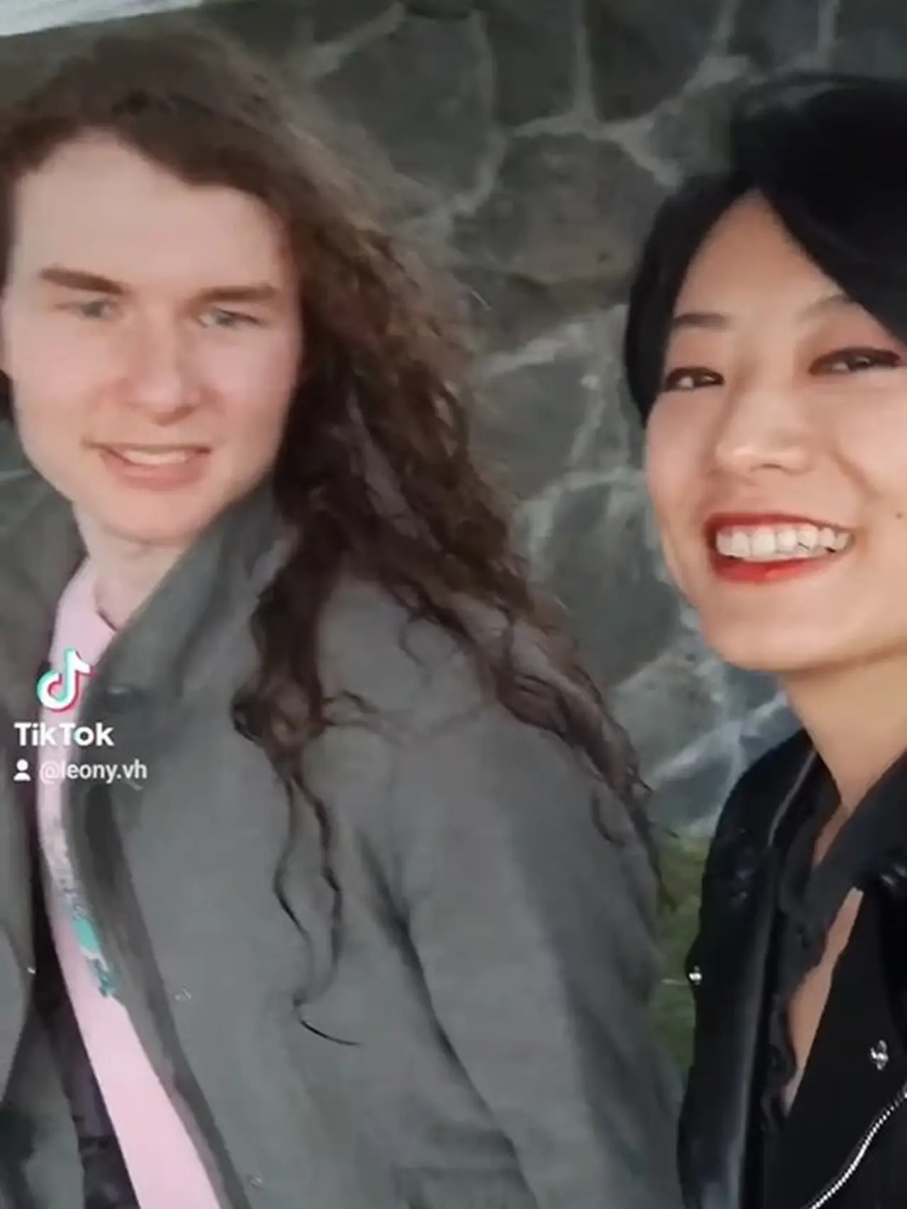 6 Potret Romantis Leony dan Sang Kekasih yang Akan Rayakan Natal di New ...