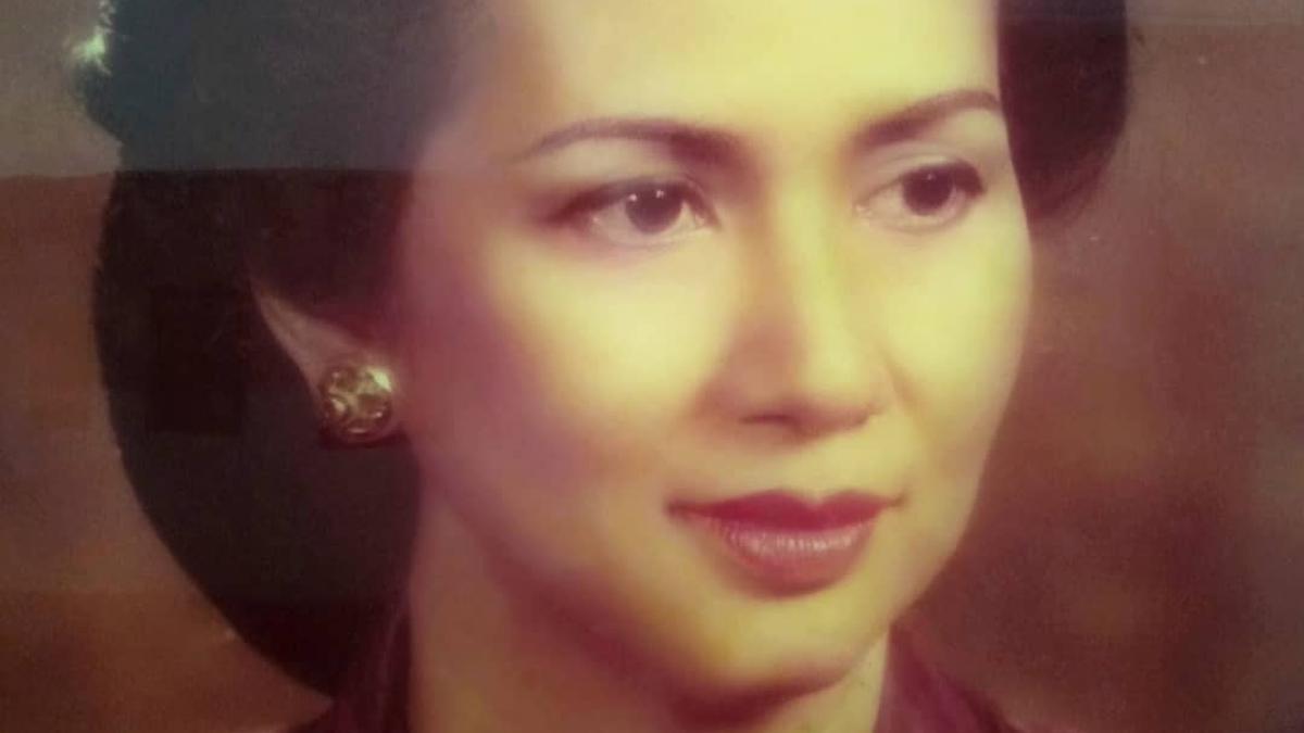 Pesona Kecantikan Ade Irawan, Ibunda Ria Irawan Semasa Muda - Lifestyle Liputan6.com