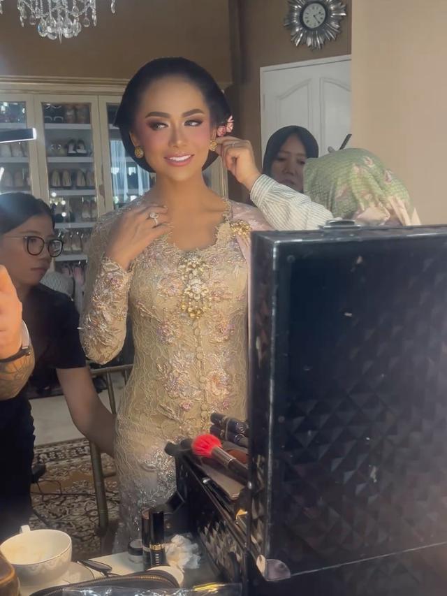 6 Potret Krisdayanti Pakai Kebaya Putih, Pesona Sang Diva Dikagumi Reza ...