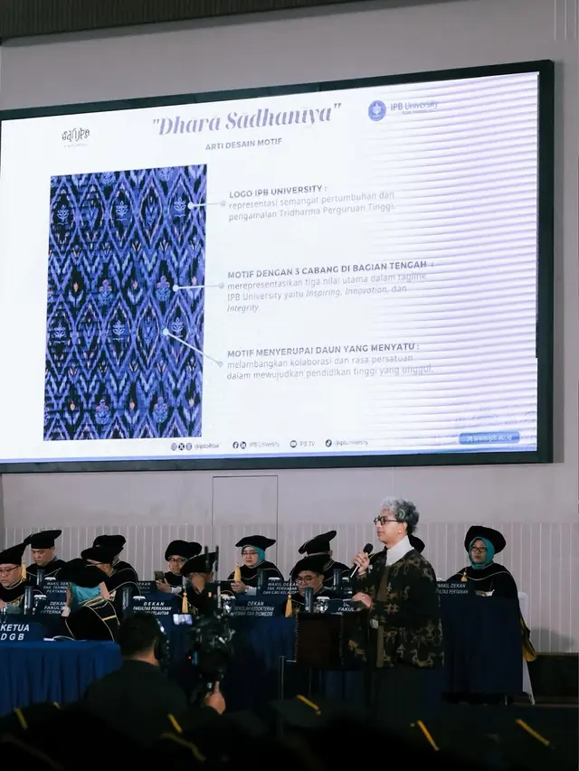 Makna Toga Baru IPB Rancangan Didiet Maulana, Pakai Tenun yang ...
