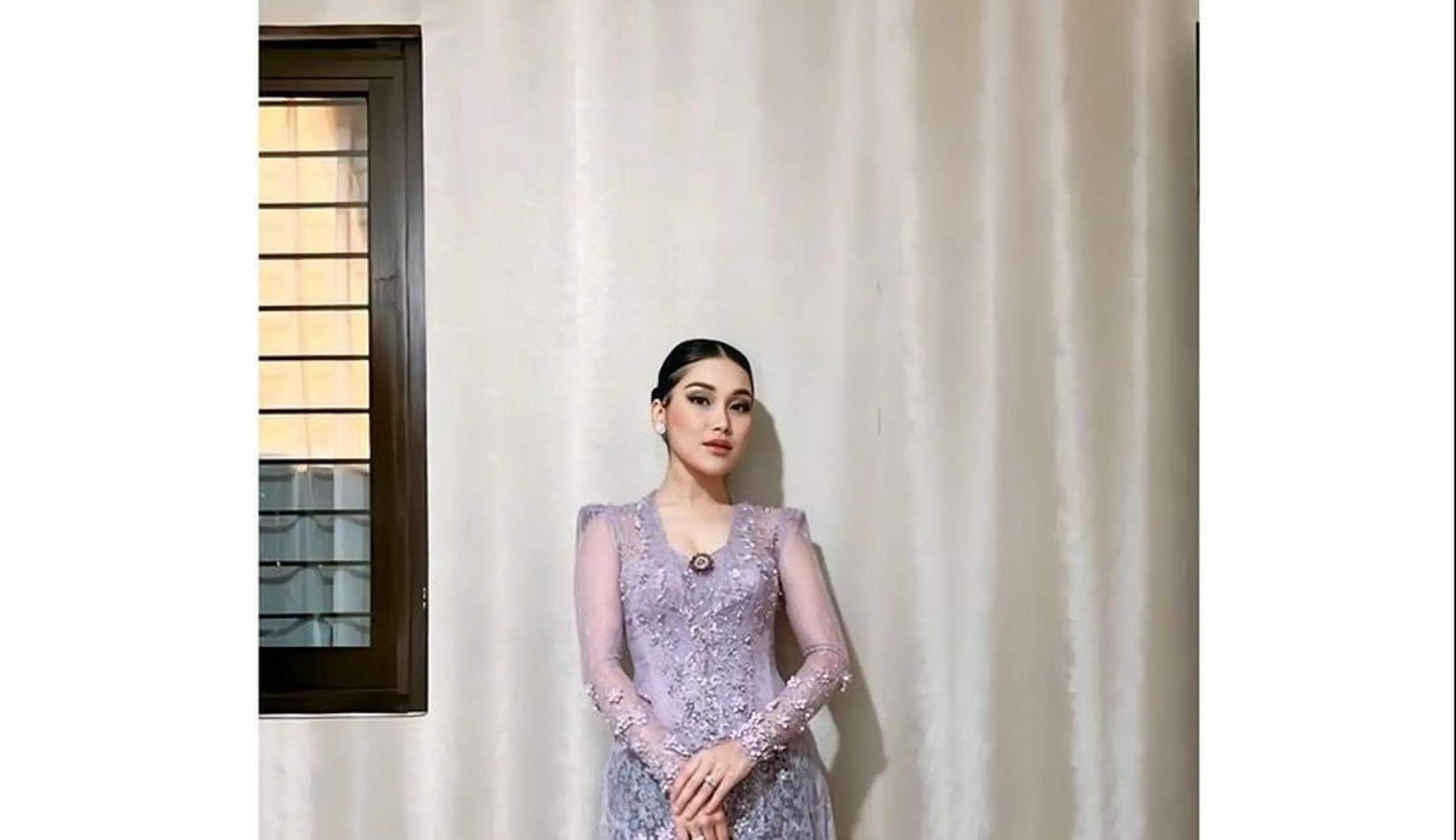 8 Inspirasi Model Kebaya Modern Simple dari Anya Geraldine hingga ...