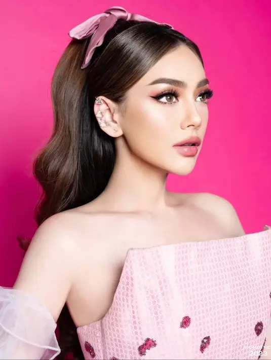6 Potret Gaya Makeup Barbie Celine Evangelista, Banjir Pujian Netizen hingga Dibilang Mirip ...