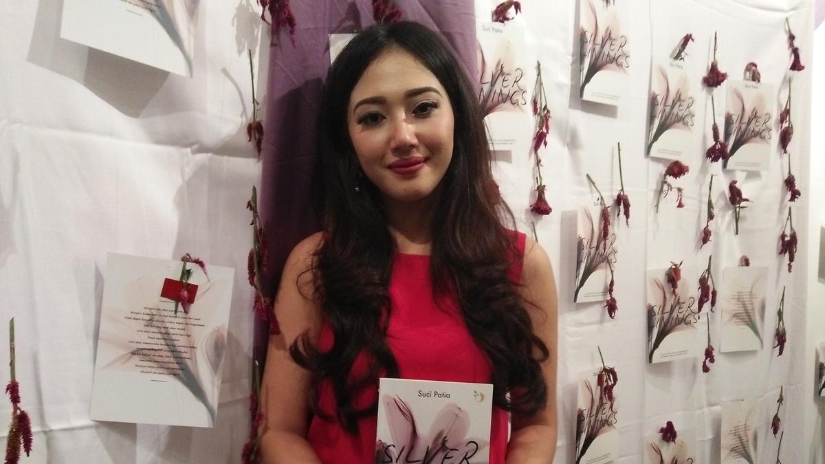 Kecewa dengan Gatot Brajamusti, Suci Patia Tulis Novel