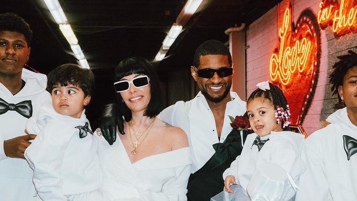 6 Potret Pernikahan Penyanyi Rapper Usher, sang Pengantin Wanita Tampil ...