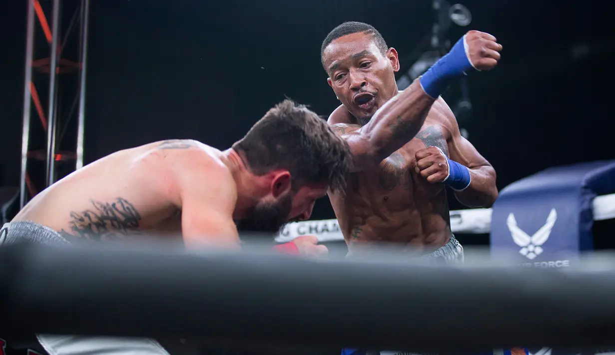 FOTO: Setelah 100 Tahun Lebih, Tinju Tanpa Sarung Tangan Kembali ...