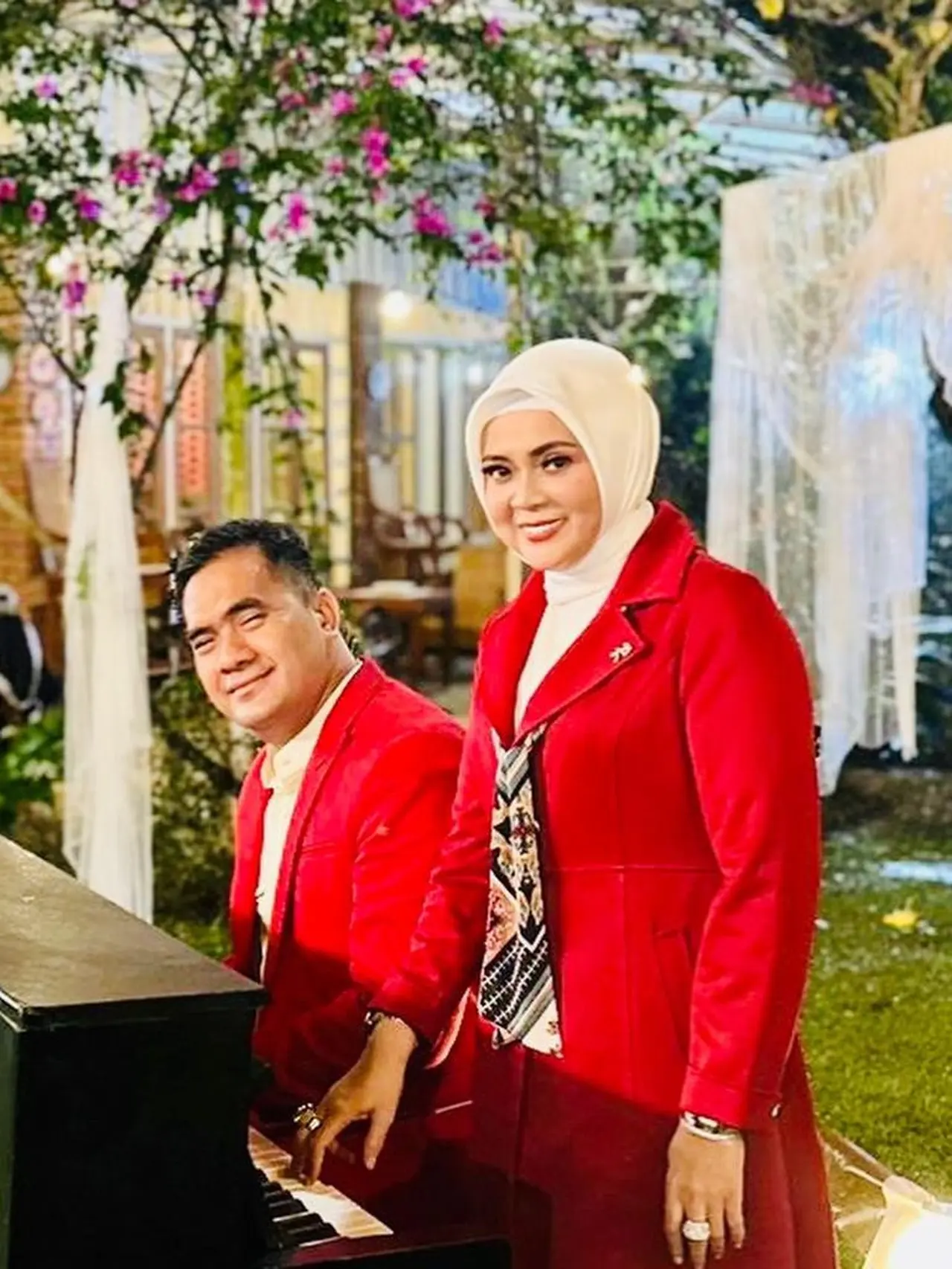 Saipul Jamil Buktikan Punya Prestasi, Raih Penghargaan Duta Top 1 Chart Musik Raka Bareng Neng ...