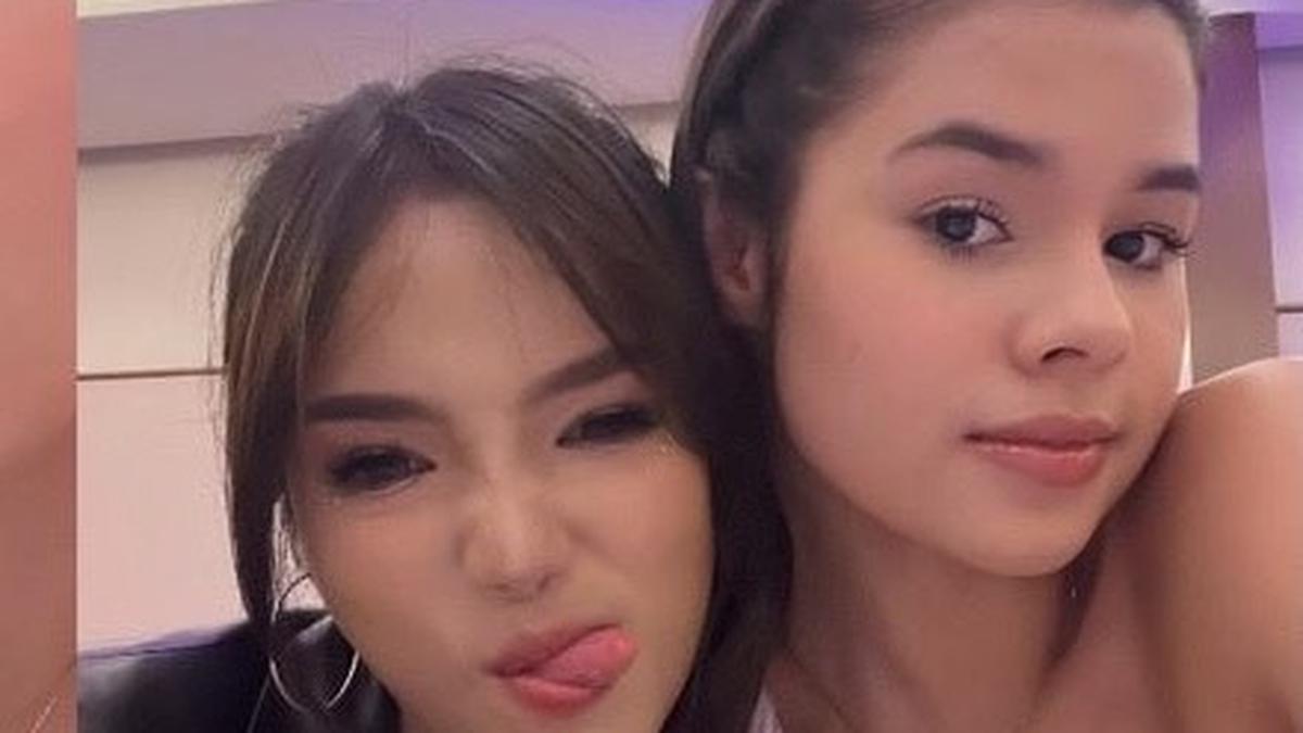 6 Gaya Maria Theodore Artis yang Dikabarkan Dekat dengan Jefri Nichol ...