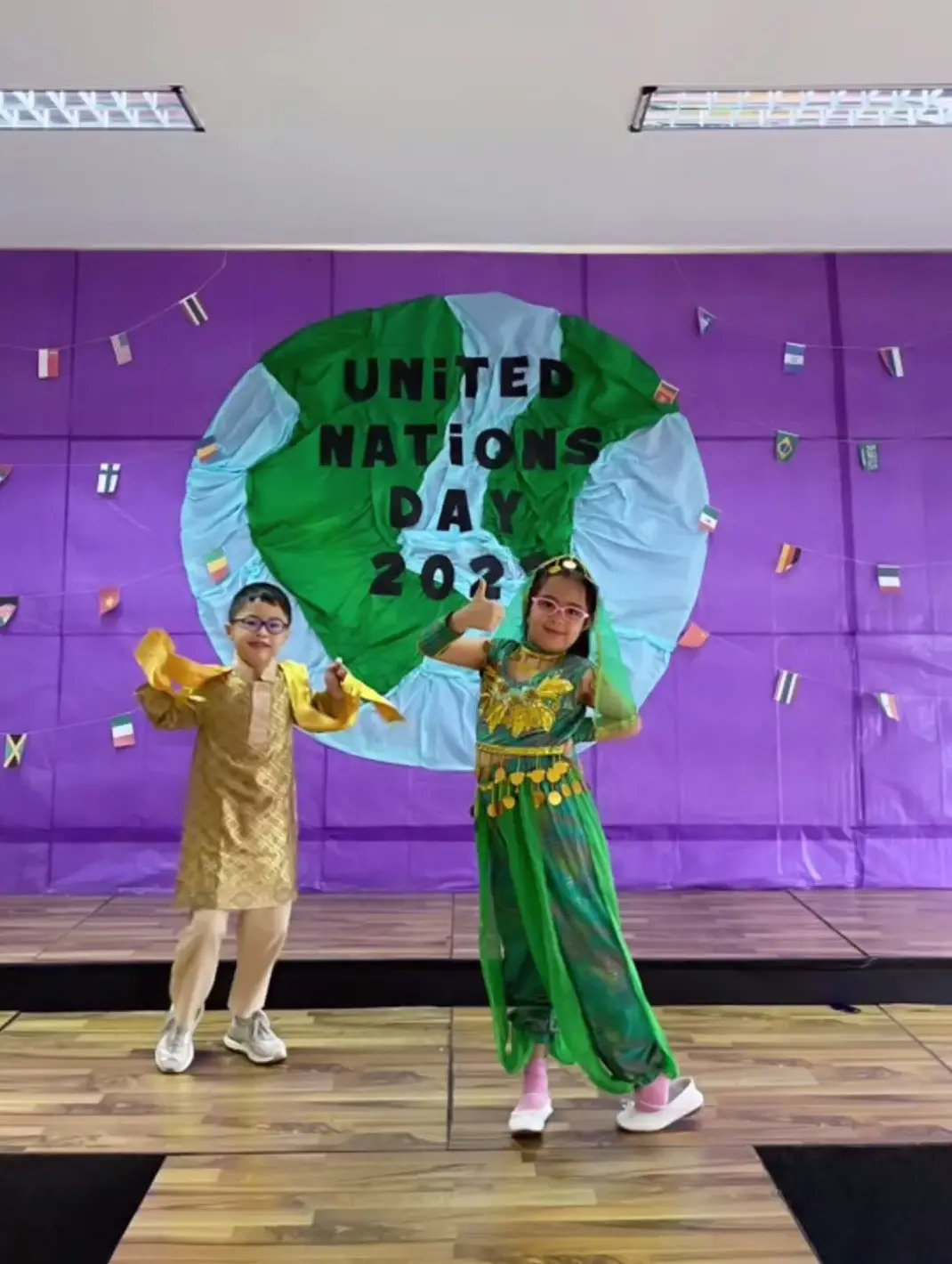 6 Potret Anak Kembar Cynthia Lamusu Cosplay ala Shahrukh Khan dan Kajol