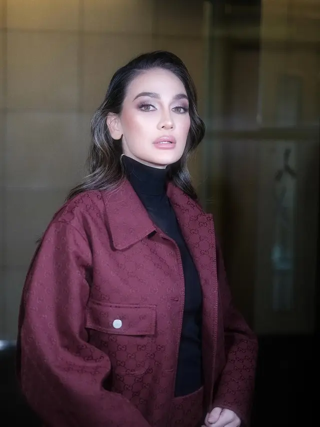 Model Rambut Luna Maya dari Masa ke Masa, Cantik dan Menawan - ShowBiz Liputan6.com