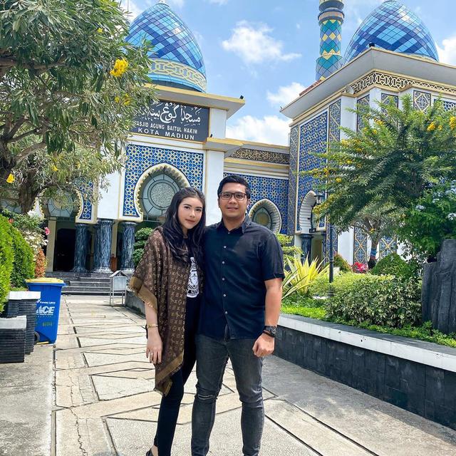 Hamil Anak Pertama, Ini 6 Potret Manis Rica Andriani dan Fahrul Sudiana - Hot Liputan6.com