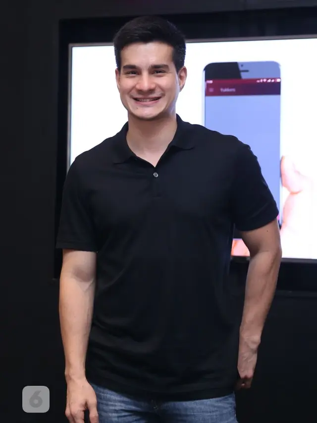 4 Perubahan Fisik Steve Emmanuel, Dulu Stylish Kini Miris - ShowBiz ...