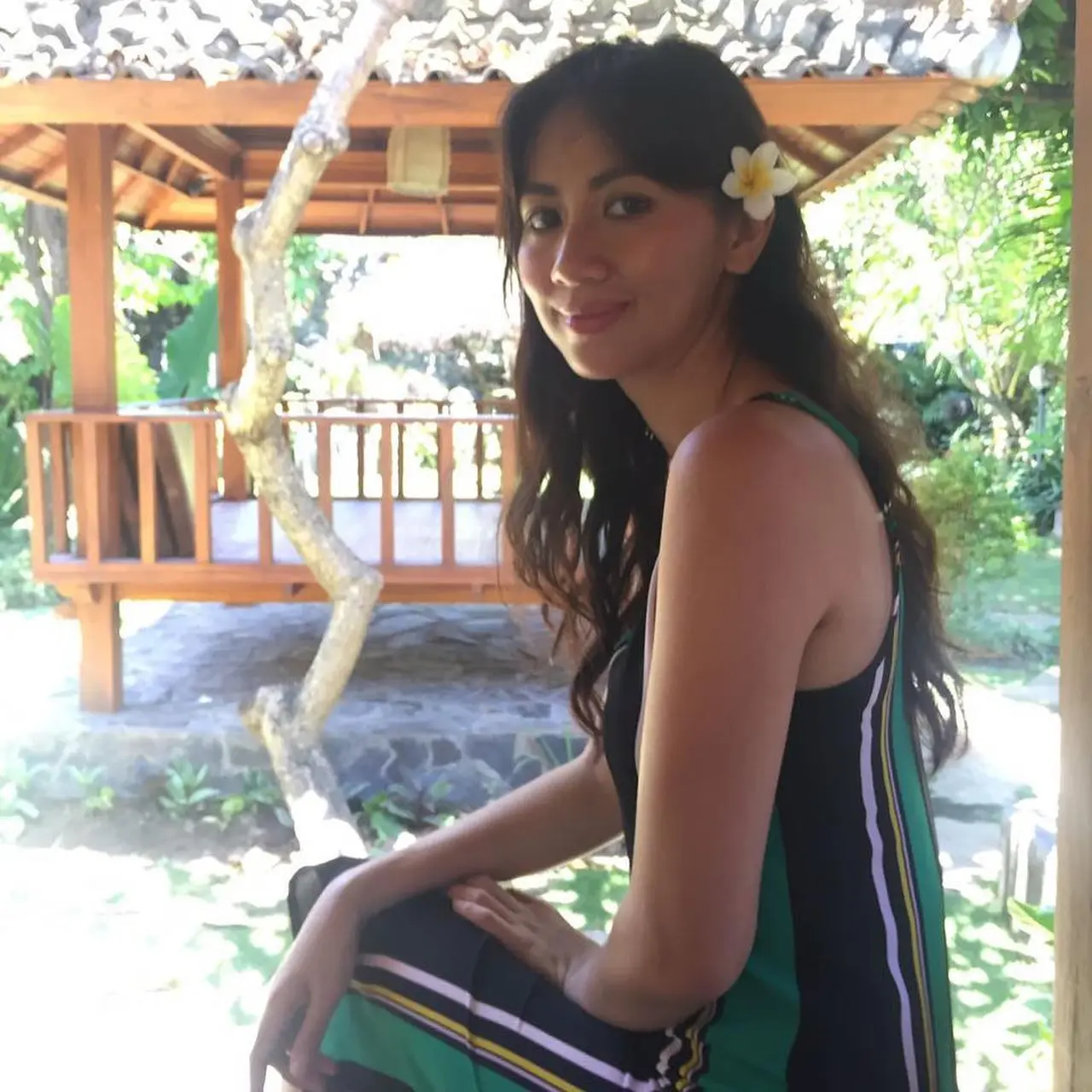 Terpaut Usia 17 Tahun, Ini 6 Potret Reny Setiawati Istri Bimbim Slank - Hot Liputan6.com