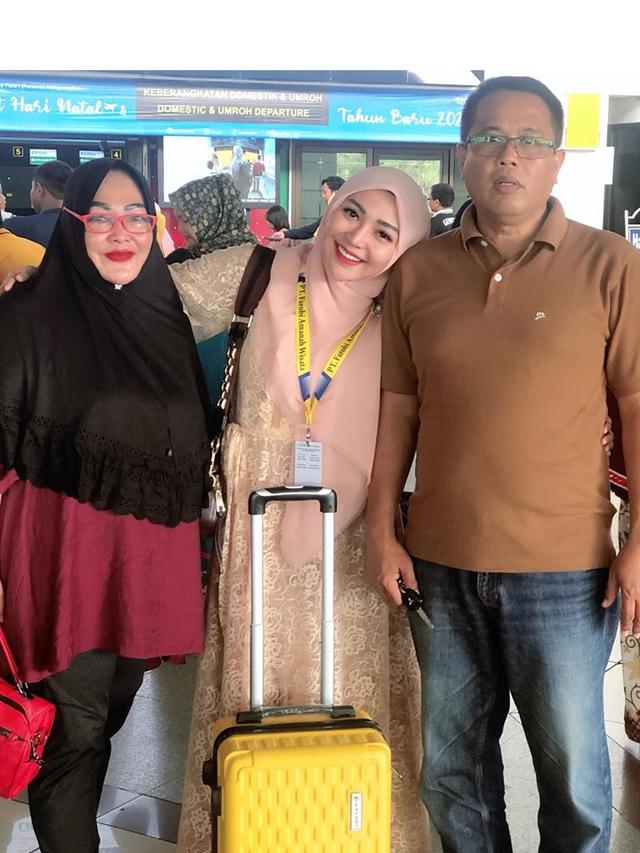 6 Potret Chacha Sherly Eks Trio Macan saat Kenakan Hijab, Tampil ...