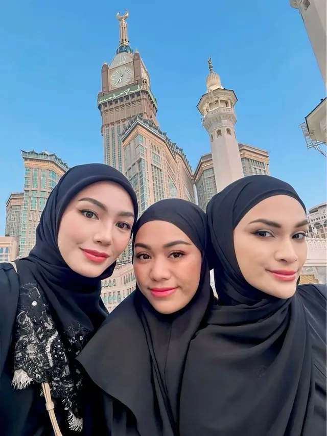 Foto Umrah Anak Mendag Zulkifli Hasan Zita Anjani Dikritik karena Pamer Foto Produk Diboikot ...