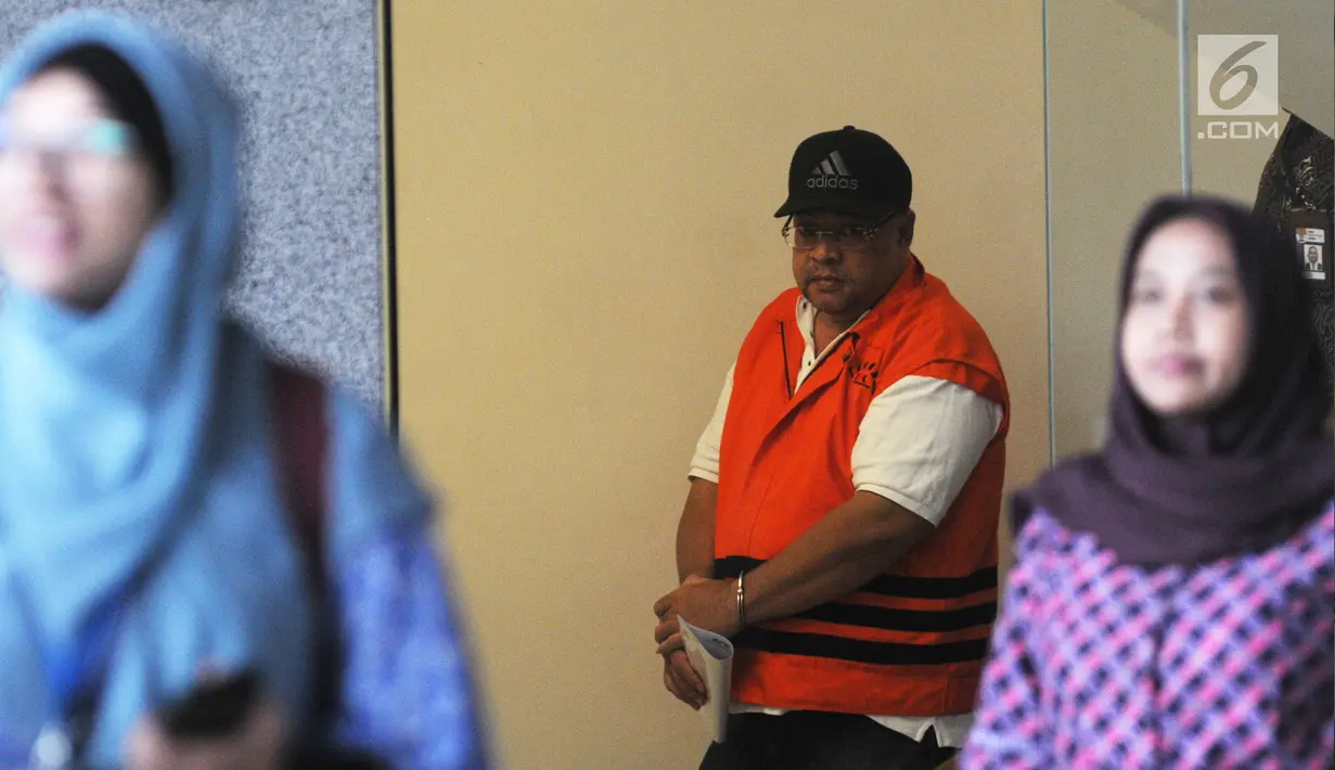 FOTO: KPK Periksa Agus Winoto Terkait Kasus Suap di Sidang Kejati - Foto Liputan6.com