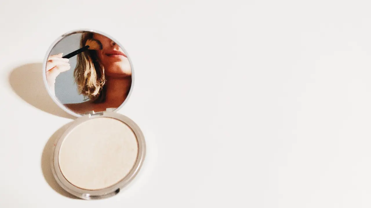 Perbedaan Two Way Cake, Compact Powder, Cushion, dan Loose Powder yang ...