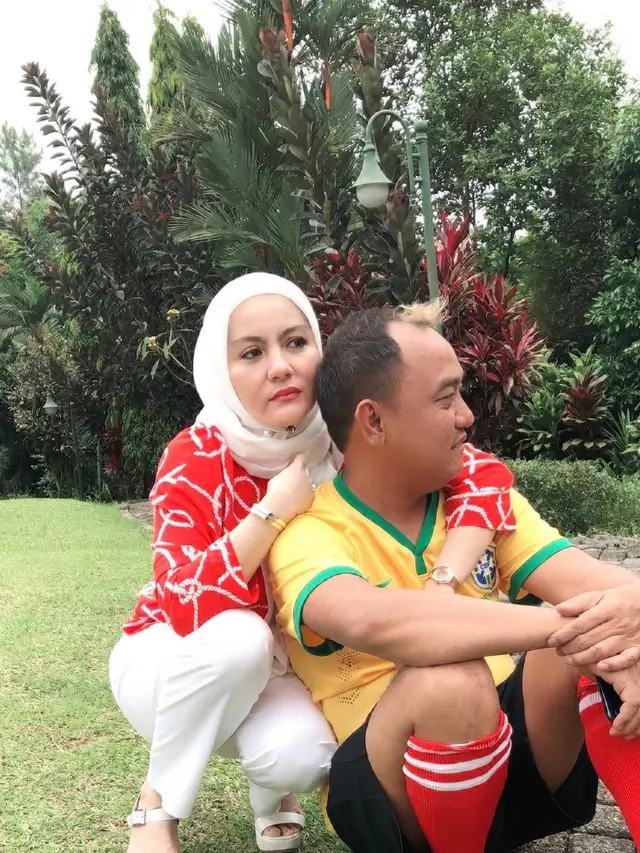 5 Potret Istri Kedua Azis Gagap yang Sibuk Mengelola Restoran - ShowBiz ...