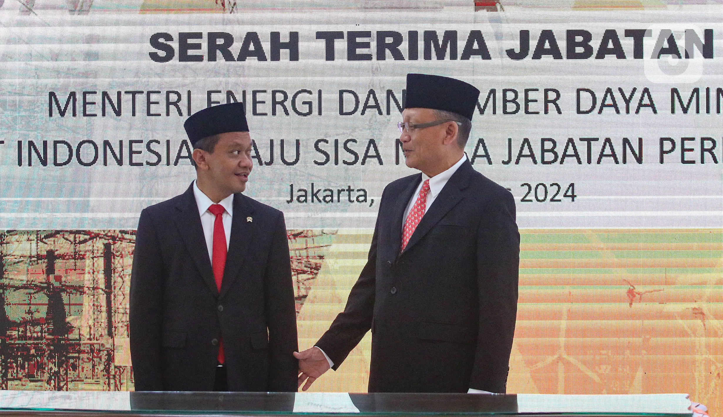 Bahlil Lahadalia Resmi Jadi Menteri ESDM, Ini Momen Sertijabnya Bersama Arifin Tasrif - Foto ...