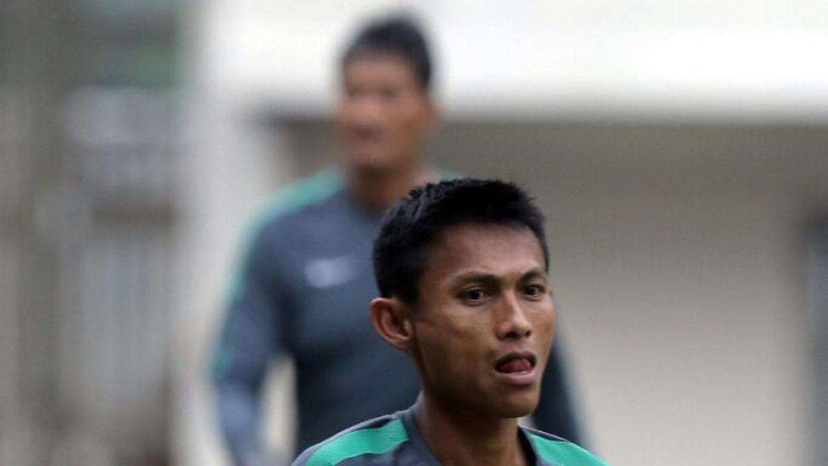 Ade Ali, Dulu Tukang Becak Kini Sibuk di Timnas Indonesia - Bola ...