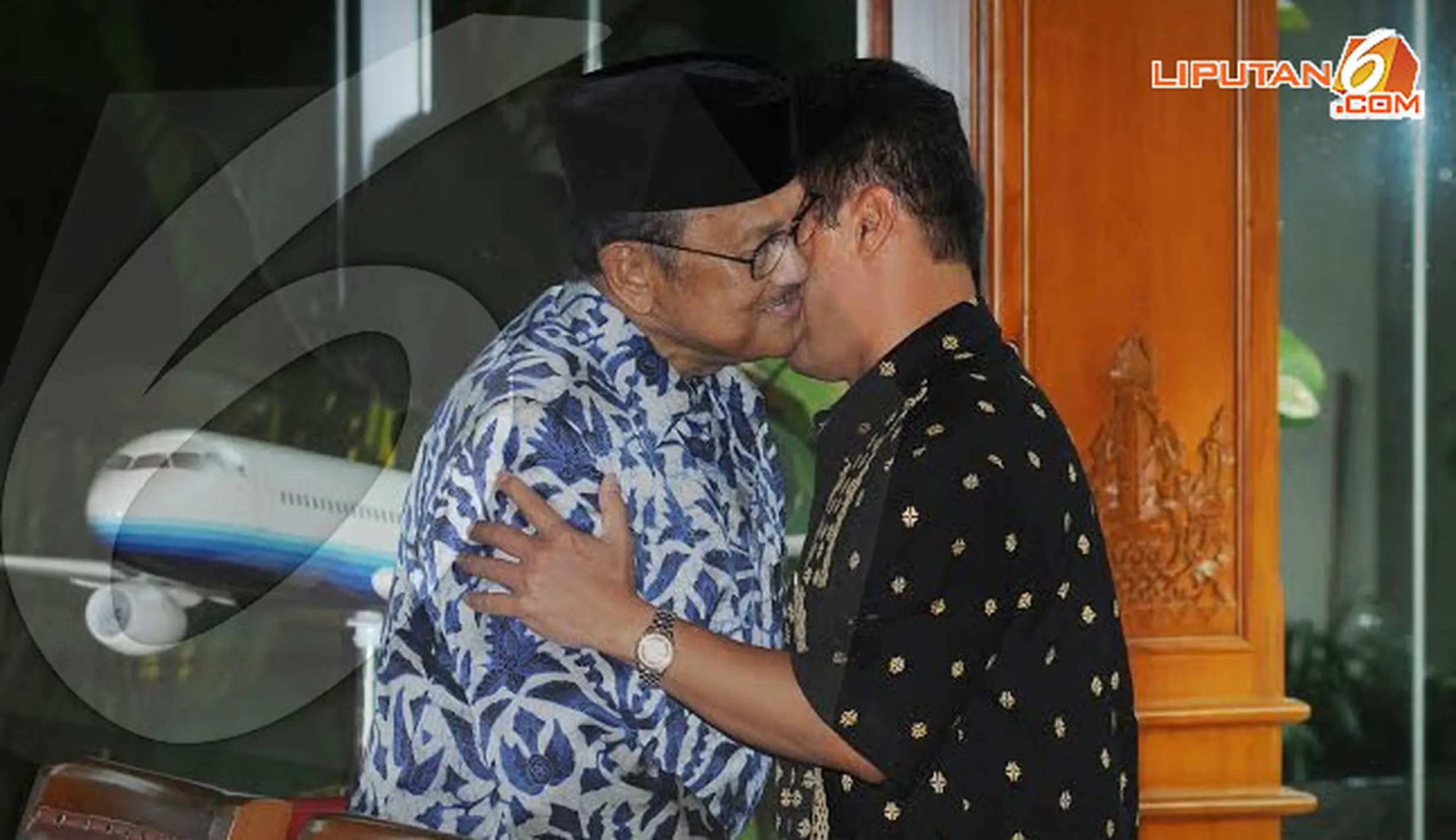 [FOTO] Wali Kota Depok Temui Habibie Bicarakan Pesawat - Foto Liputan6.com