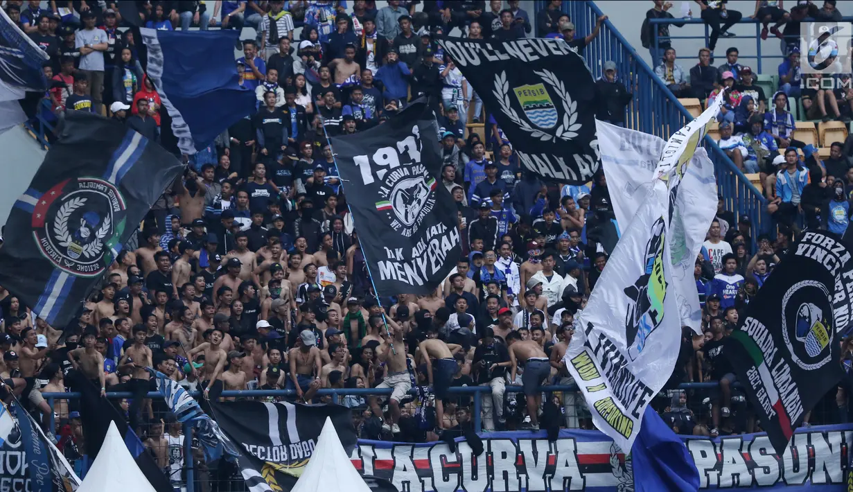FOTO: Lawan Sriwijaya FC, Suporter Persib Penuhi Tribun Stadion GBLA ...
