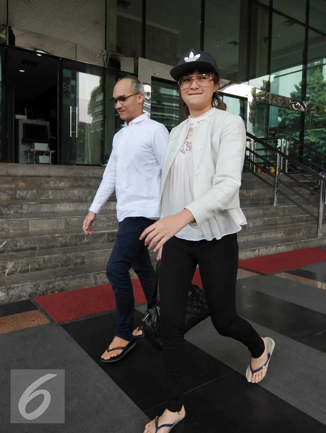 Tampil Kompak, Marshanda dan Sang Pacar Sambangi KPK - Foto Liputan6.com