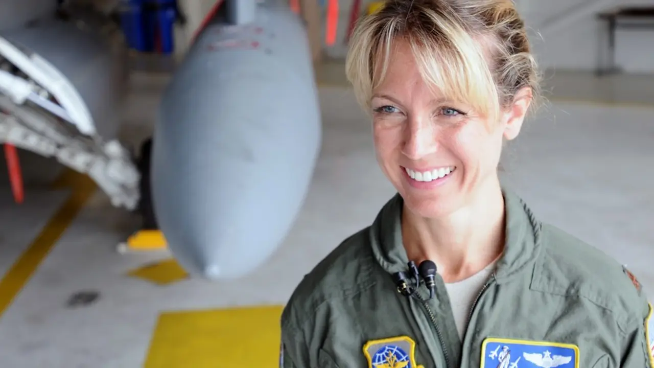 Pilot Tempur Cantik Ini Rela Mati untuk Batalkan Serangan 9/11 - Global ...