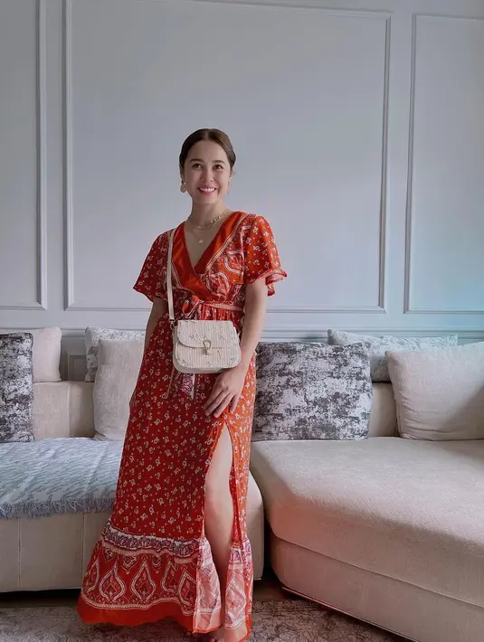 Paras Bule Emma Maembong Istri Aldi Taher di Film Horor Bisikan Jenazah ...