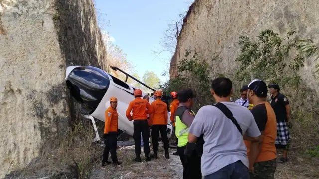 6 Fakta Terbaru Helikopter Jatuh di Bali Terlilit Tali Layangan, Diduga Milik Raffi Ahmad - Hot ...