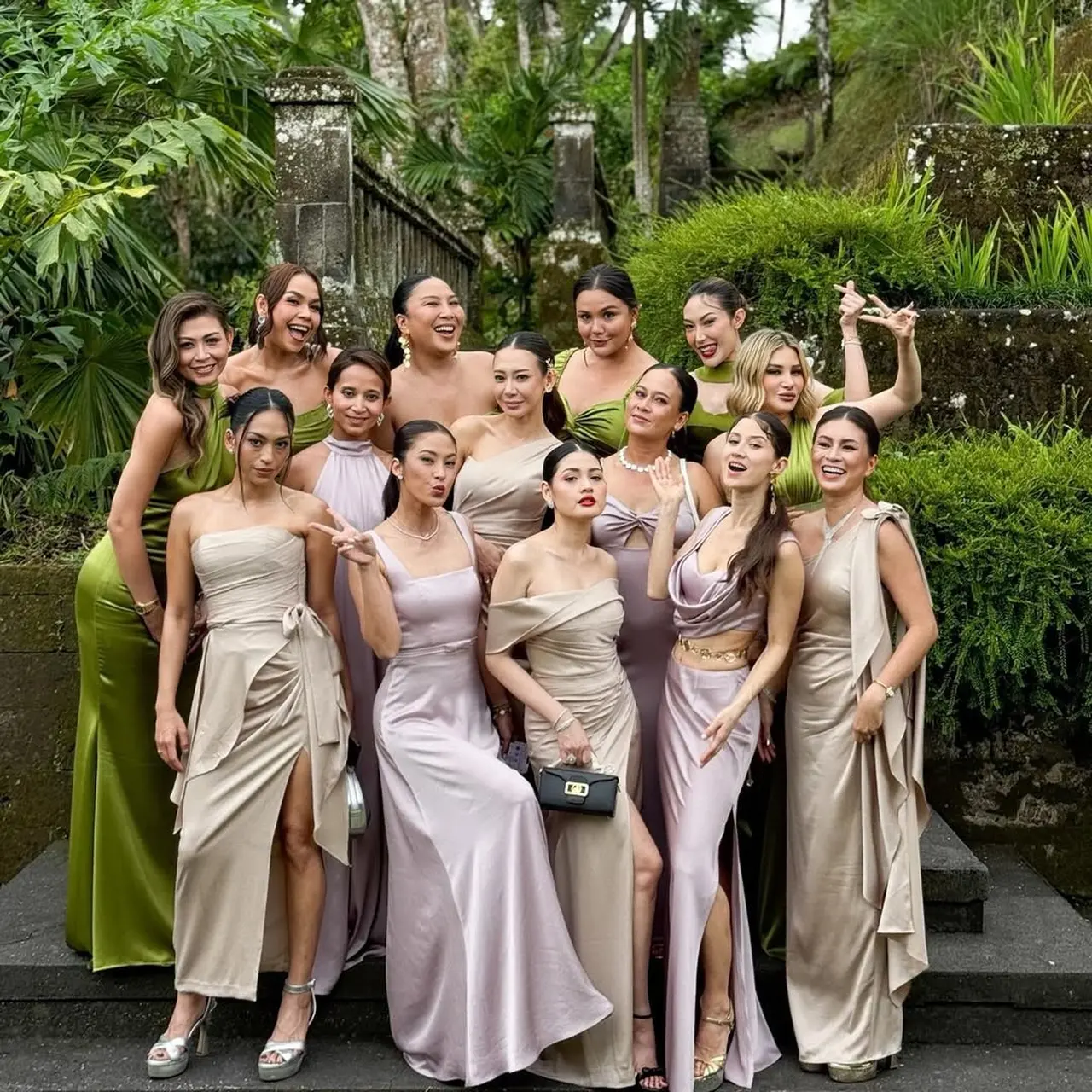 Rekomendasi Seragam Bridesmaid Ala Luna Maya, dari Kebaya hingga Dress ...
