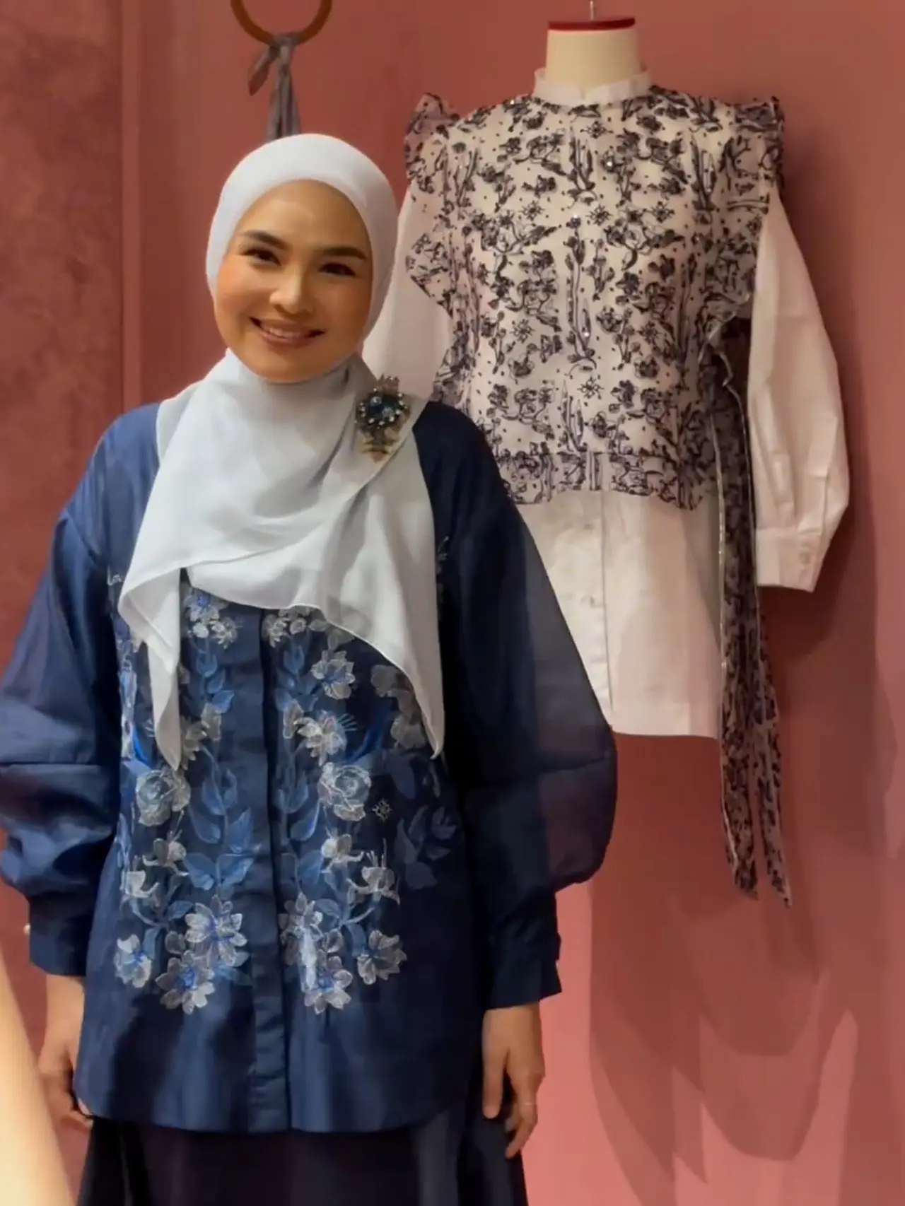 Eksplorasi Desainer Ria Miranda di Dunia Seni, Hadirkan Koleksi ...