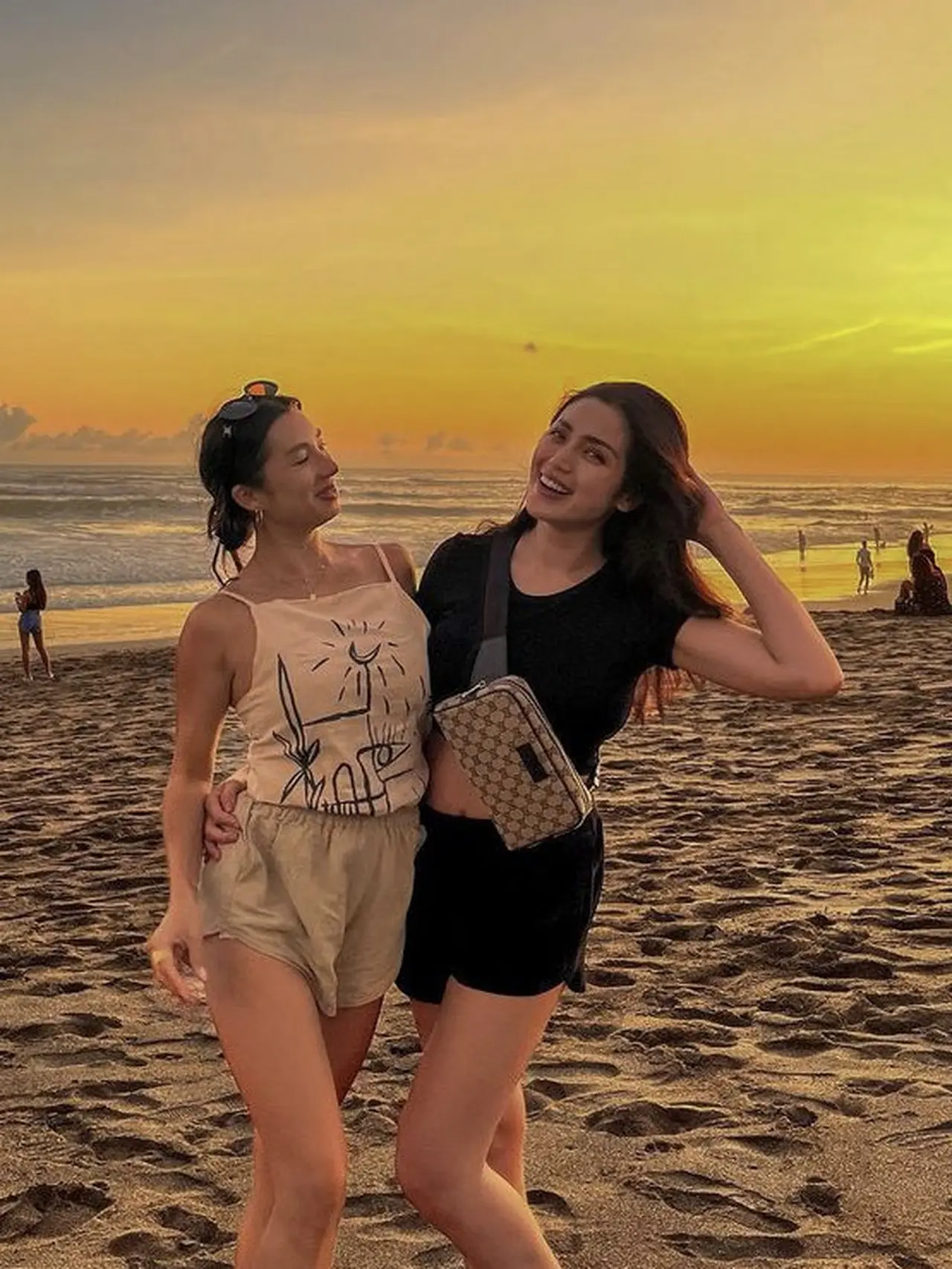 8 Potret Tampilan Duo Bestie Jessica Iskandar dan Jennifer Bachdim yang ...