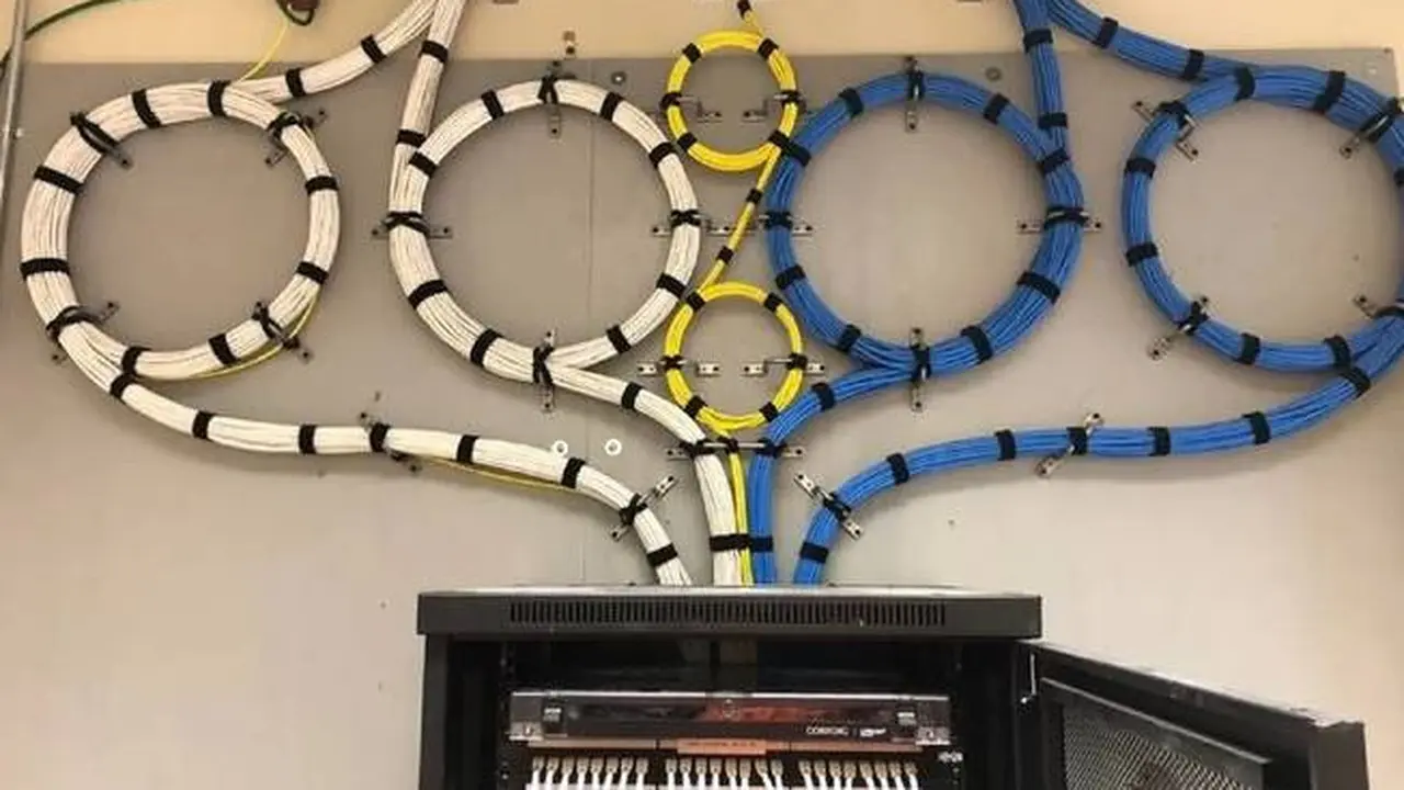 7 Potret Hasil Penataan Kabel dengan Rapi Ini Bisa Manjakan Mata - Hot ...