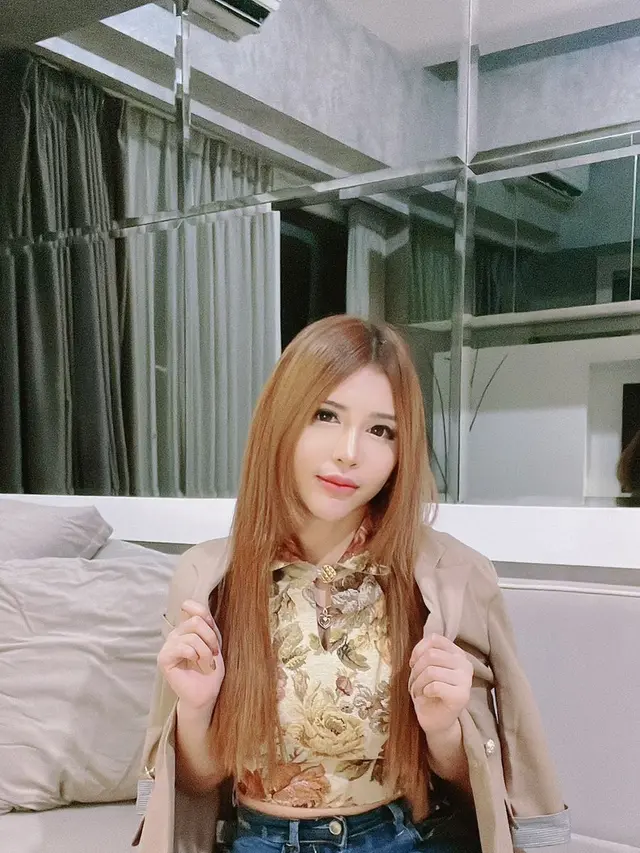 Vivi Jovita Pasrah Ditatap Sinis Perempuan Lain karena Tubuh Seksinya - ShowBiz Liputan6.com