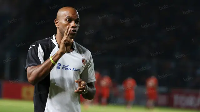 Diminta Pilih Dukung Arema atau Sriwijaya FC, Ini Jawaban Keith Kayamba ...