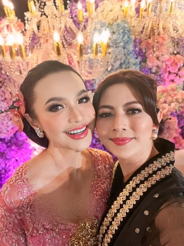 6 Potret Tamu Artis di Pernikahan Anak Nunu Datau, Juliana Moechtar ...