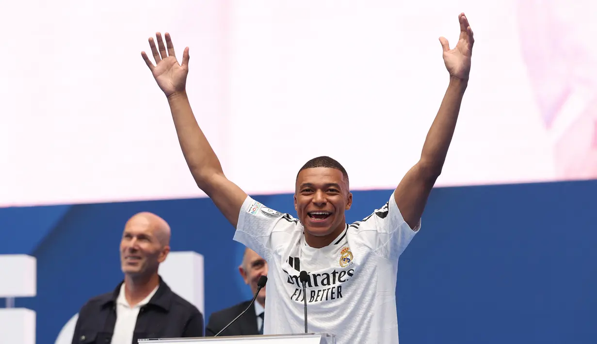 Foto: Bahagianya Kylian Mbappe saat Diperkenalkan Real Madrid, Puluhan ...