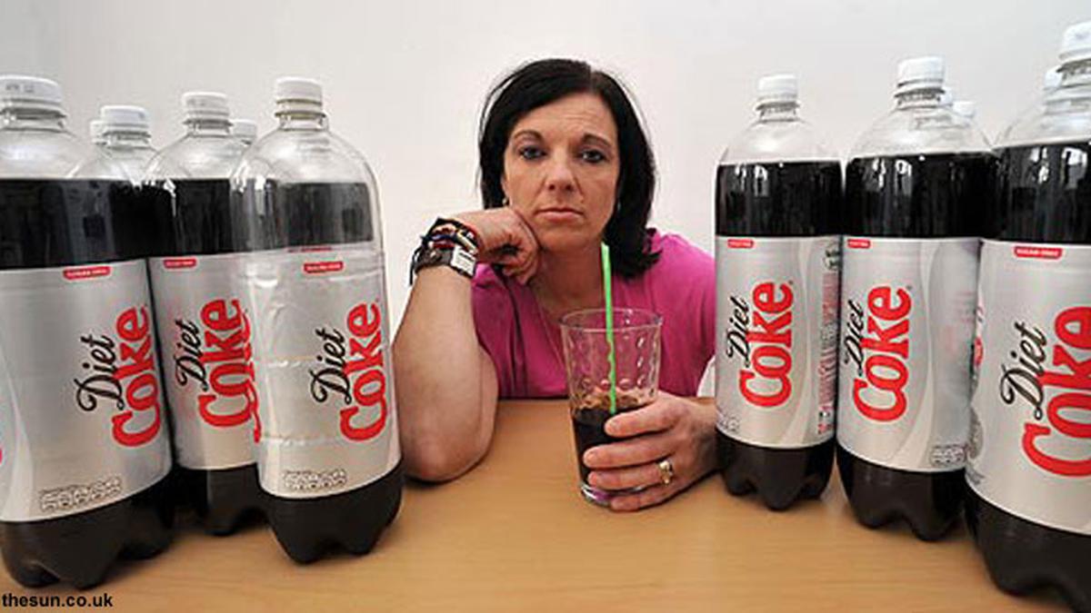 Sehari Jakki Harus Minum 8 Liter Coke, Kalau Tidak, Pusing Kepala