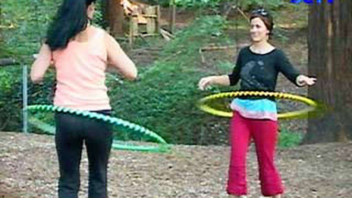 Permainan "Hula Hoop" Populer Lagi - News Liputan6.com