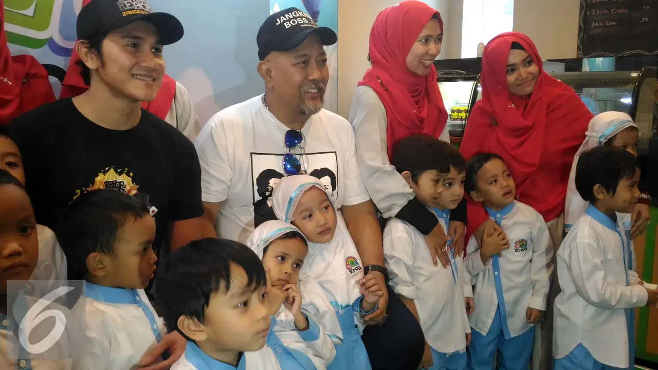 Tampil di Hadapan Anak-Anak, Indro Warkop Grogi - ShowBiz Liputan6.com