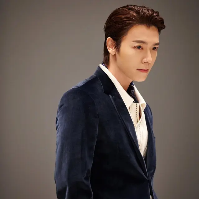 8 Potret Donghae Super Junior, Model Video Klip Terbaru Rossa yang Curi ...