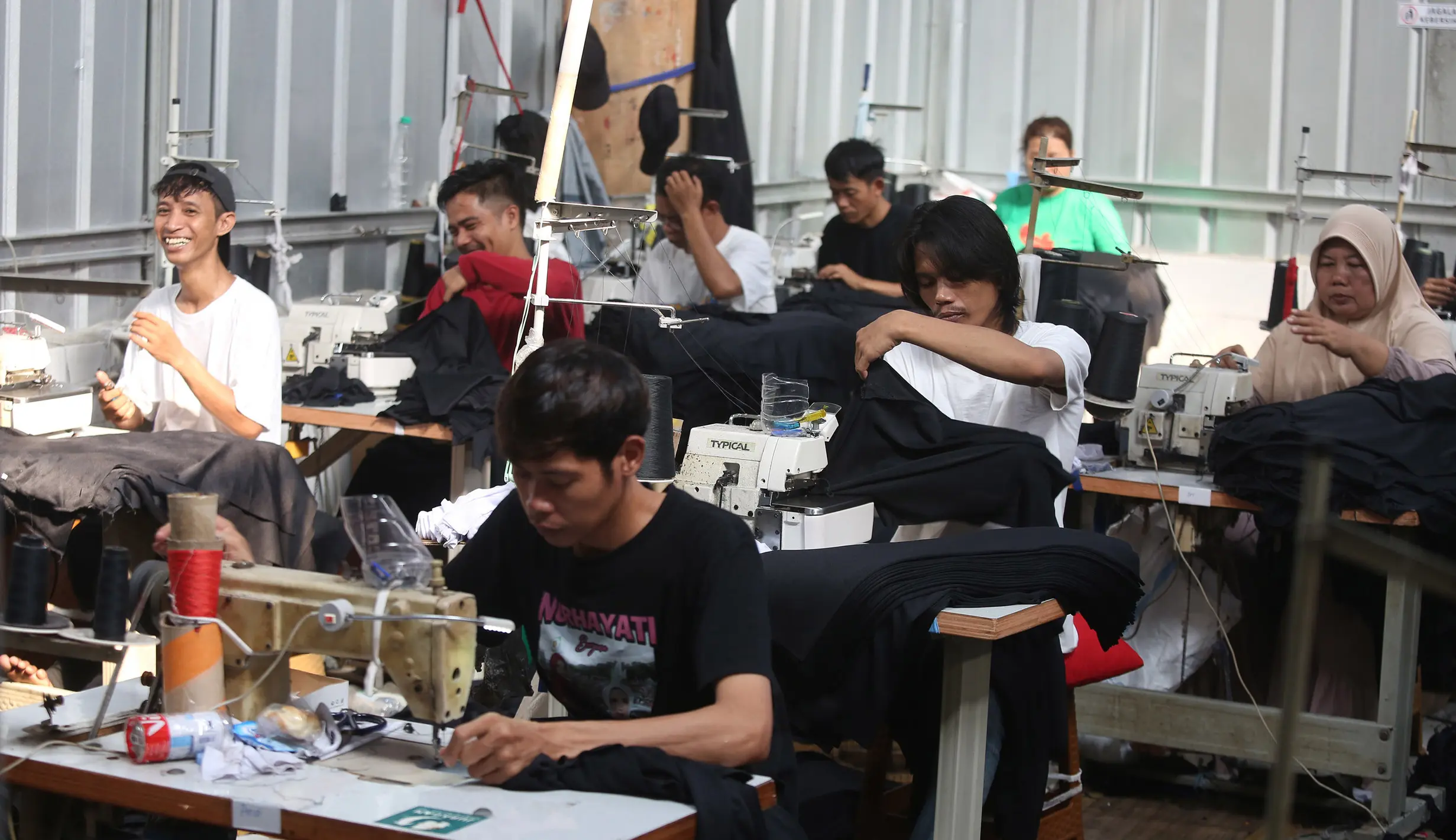 Industri Konveksi Bertahan di Tengah Lesunya Nilai Tukar Rupiah - Foto ...