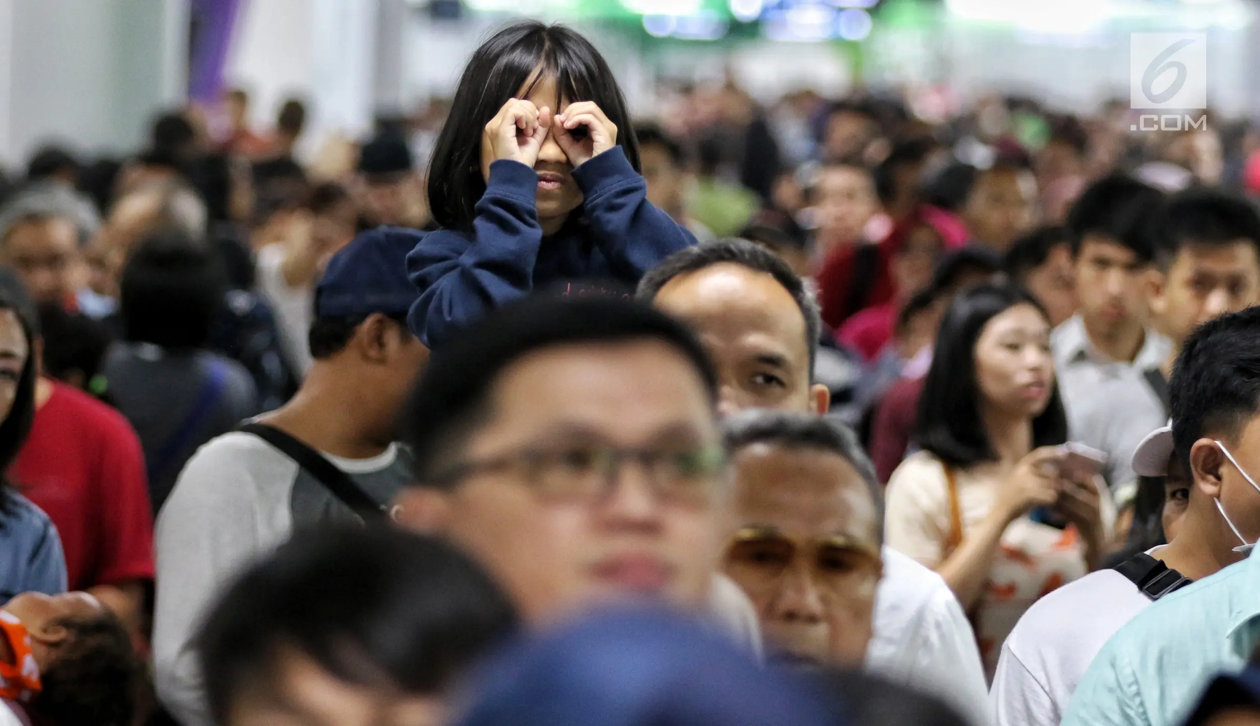 FOTO: Libur Lebaran, MRT Dipadati Masyarakat - Foto Liputan6.com