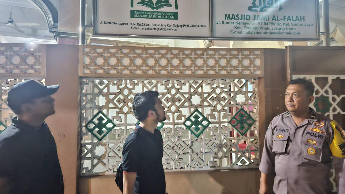 Polisi Selidiki Motif Pria yang Bakar Masjid di Sunter Jakut - News Liputan6.com