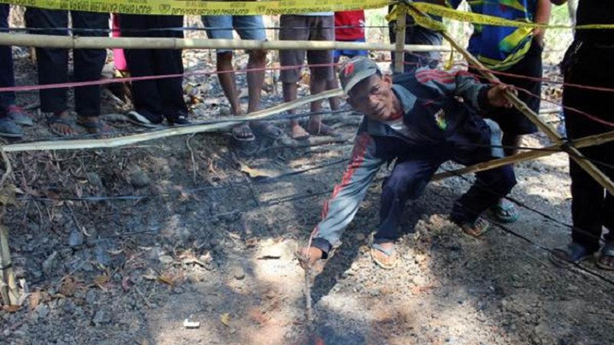 Semburan Api dari Dalam Tanah Bikin Heboh Warga Sragen - Regional ...