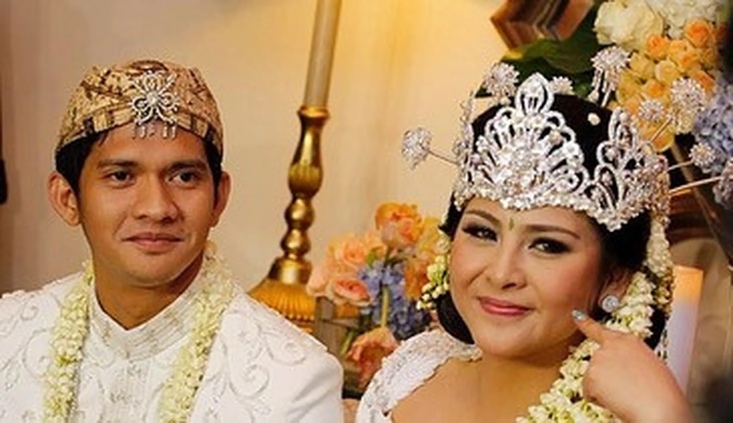 11 Tahun Menikah, Potret Keharmonisan Iko Uwais dan Audy Item, Kenal di Twitter dan Pacaran 60 ...